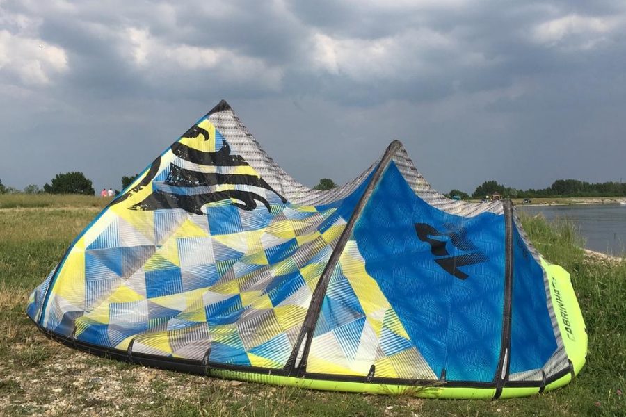 Cabrinha Switchblade 2014 (kite + bar) - Surfmagazin